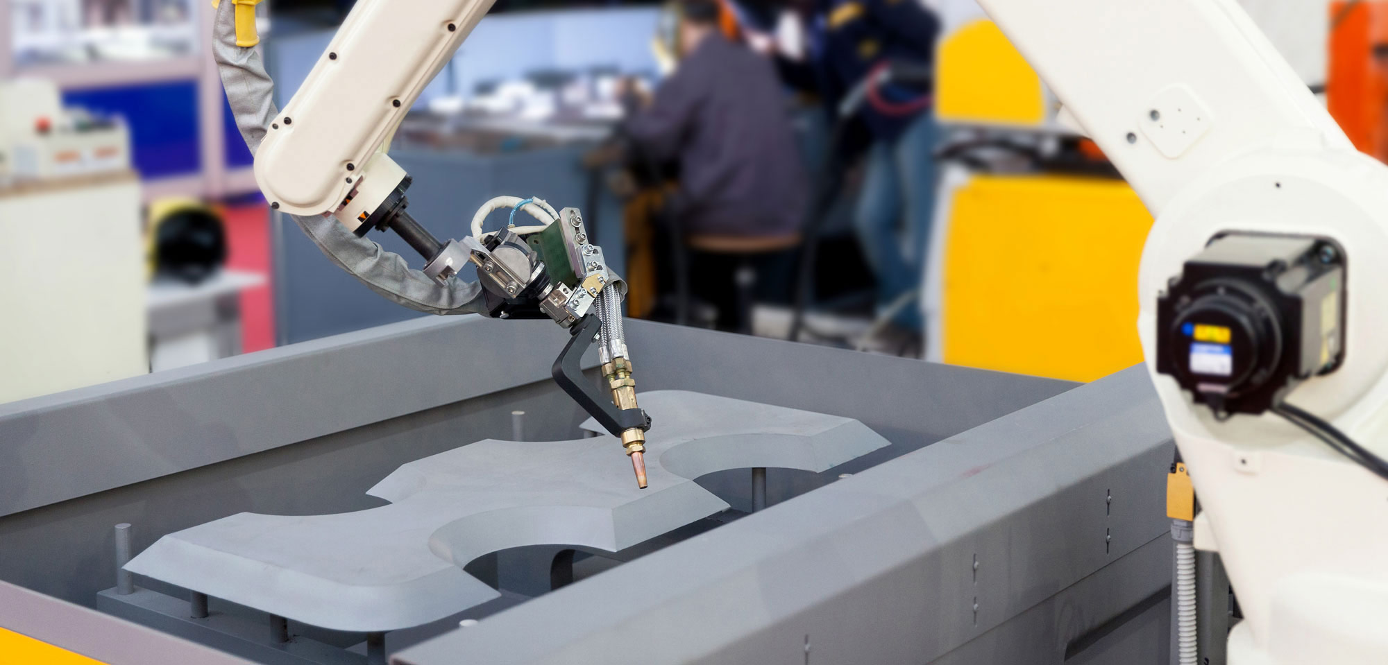 Robots steeds belangrijker binnen de automatisering - Comaen